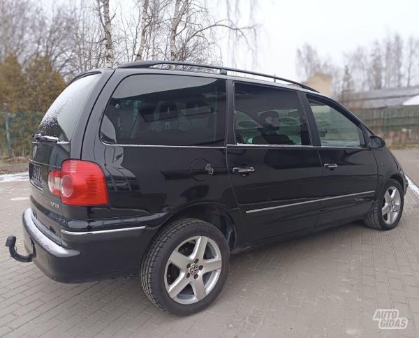 Black Volkswagen Sharan 2008 in Utena, with an engine capacity of 2.00 L and mileage of 256 thousand km for 4950 €, photo 1 on AUTOMOTO.COM.LV