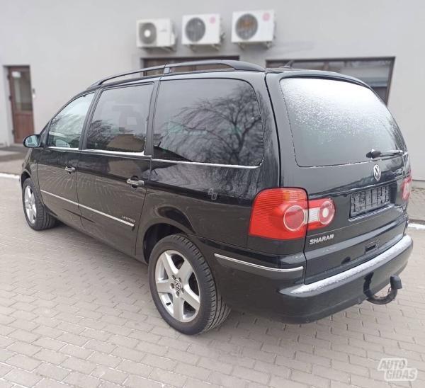 Black Volkswagen Sharan 2008 in Utena, with an engine capacity of 2.00 L and mileage of 256 thousand km for 4950 €, photo 3 on AUTOMOTO.COM.LV