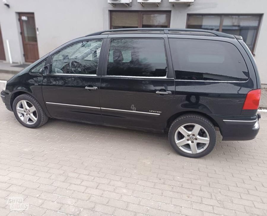 Black Volkswagen Sharan 2008 in Utena, with an engine capacity of 2.00 L and mileage of 256 thousand km for 4950 €, photo 6 on AUTOMOTO.COM.LV