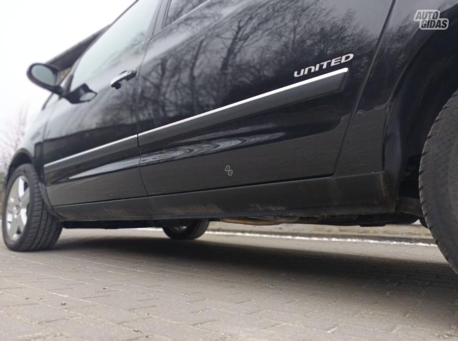Black Volkswagen Sharan 2008 in Utena, with an engine capacity of 2.00 L and mileage of 256 thousand km for 4950 €, photo 12 on AUTOMOTO.COM.LV