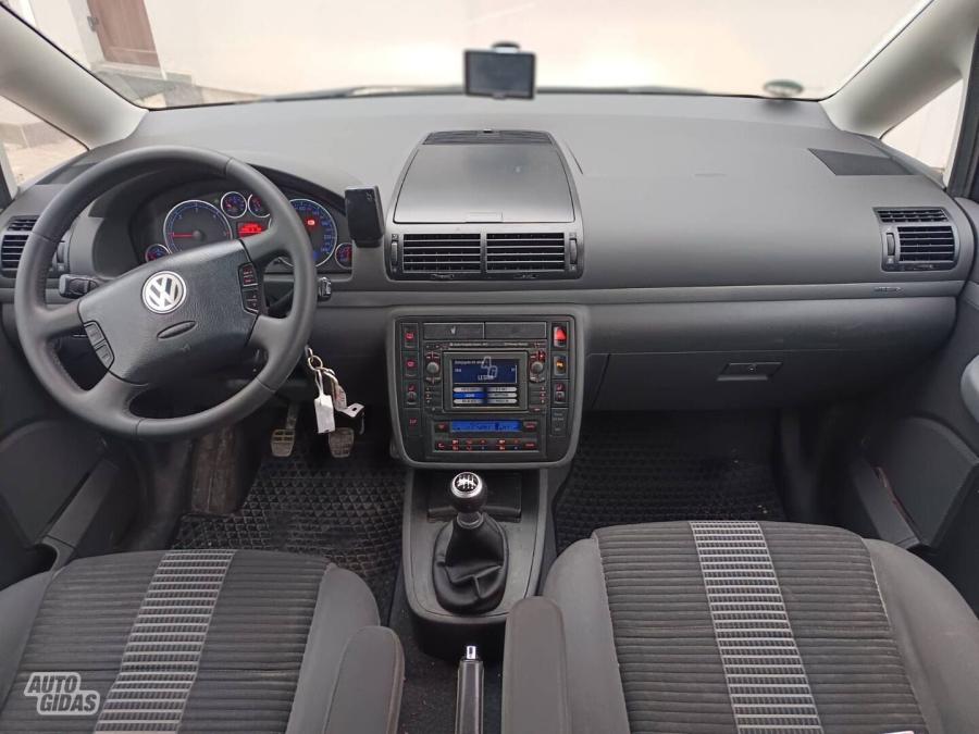 Black Volkswagen Sharan 2008 in Utena, with an engine capacity of 2.00 L and mileage of 256 thousand km for 4950 €, photo 16 on AUTOMOTO.COM.LV