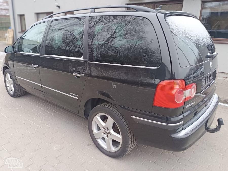 Black Volkswagen Sharan 2008 in Utena, with an engine capacity of 2.00 L and mileage of 256 thousand km for 4950 €, photo 19 on AUTOMOTO.COM.LV