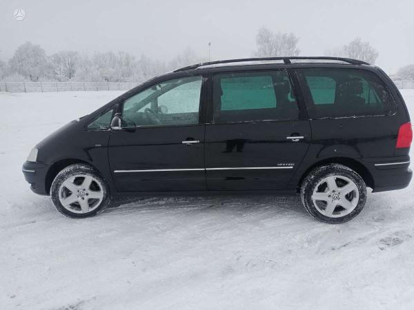 Melns Volkswagen Sharan 2008 Marijampole, ar dzinēja tilpumu 1.96 L un nobraukumu 241 tūkst. km par 3650 €, foto 4 vietnē AUTOMOTO.COM.LV