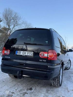 Black Volkswagen Sharan 2008 in Utena, with an engine capacity of 1.97 L and mileage of 256 thousand km for 4950 €, photo 5 on AUTOMOTO.COM.LV