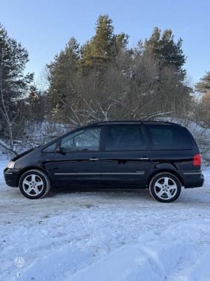 Black Volkswagen Sharan 2008 in Utena, with an engine capacity of 1.97 L and mileage of 256 thousand km for 4950 €, photo 7 on AUTOMOTO.COM.LV
