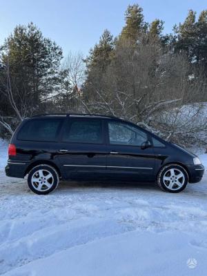 Black Volkswagen Sharan 2008 in Utena, with an engine capacity of 1.97 L and mileage of 256 thousand km for 4950 €, photo 9 on AUTOMOTO.COM.LV