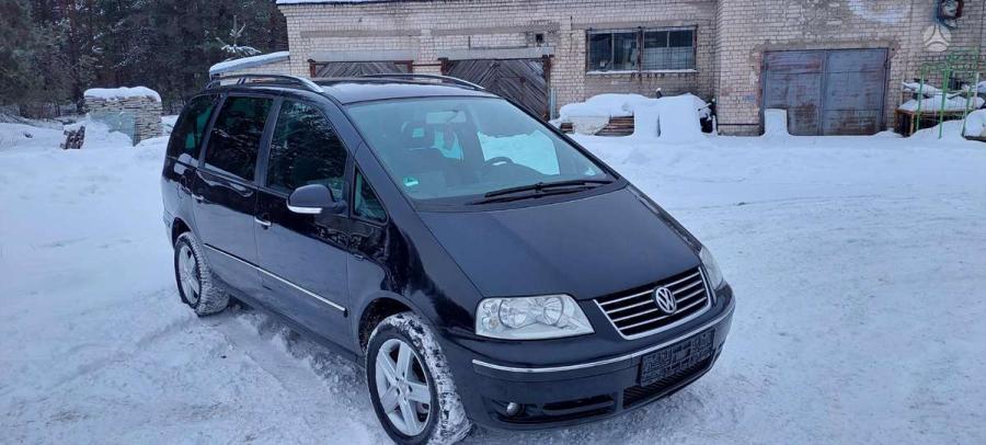 Black Volkswagen Sharan 2008 in Prienai, with an engine capacity of 2.00 L and mileage of 254 thousand km for 4499 €, photo 2 on AUTOMOTO.COM.LV