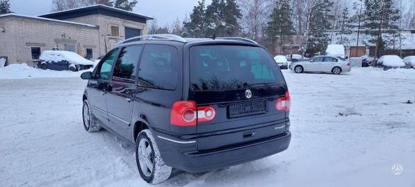Black Volkswagen Sharan 2008 in Prienai, with an engine capacity of 2.00 L and mileage of 254 thousand km for 4499 €, photo 3 on AUTOMOTO.COM.LV