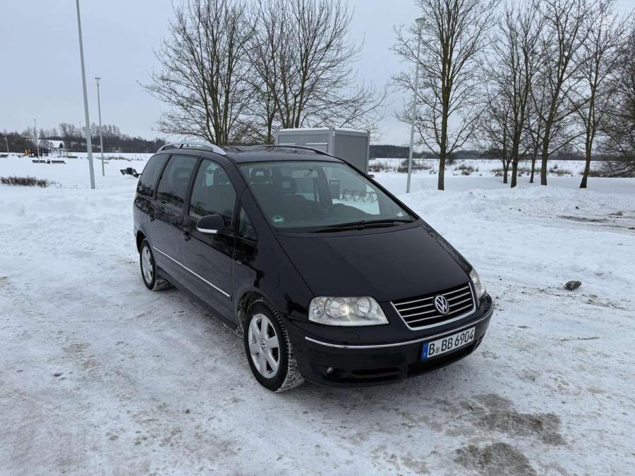 Melns Volkswagen Sharan 2008 Kėdainiai, ar dzinēja tilpumu 1.97 L un nobraukumu 270 tūkst. km par 3900 €, foto 3 vietnē AUTOMOTO.COM.LV
