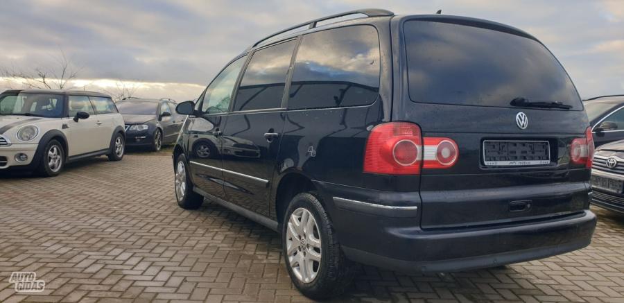 Black Volkswagen Sharan 2008 in Kedainiai, with an engine capacity of 1.90 L and mileage of 235 thousand km for 3600 €, photo 3 on AUTOMOTO.COM.LV