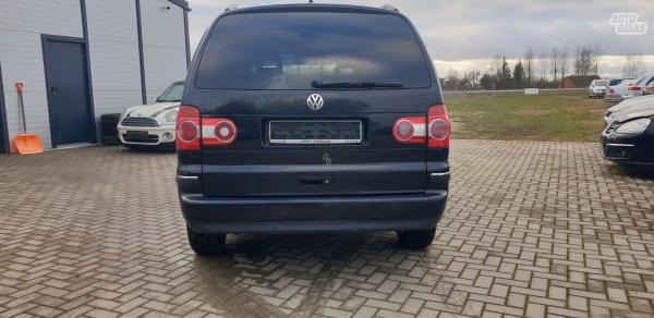 Black Volkswagen Sharan 2008 in Kedainiai, with an engine capacity of 1.90 L and mileage of 235 thousand km for 3600 €, photo 4 on AUTOMOTO.COM.LV