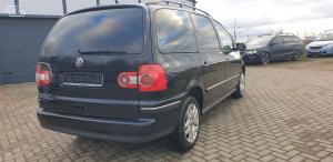 Black Volkswagen Sharan 2008 in Kedainiai, with an engine capacity of 1.90 L and mileage of 235 thousand km for 3600 €, photo 5 on AUTOMOTO.COM.LV