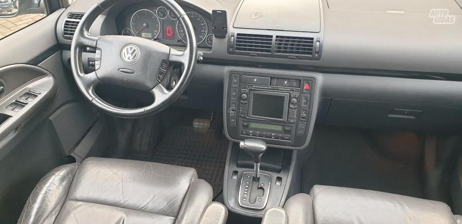 Black Volkswagen Sharan 2008 in Kedainiai, with an engine capacity of 1.90 L and mileage of 235 thousand km for 3600 €, photo 12 on AUTOMOTO.COM.LV