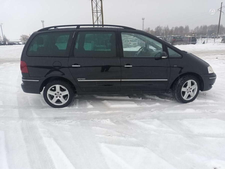 Melns Volkswagen Sharan 2008 Marijampole, ar dzinēja tilpumu 1.97 L un nobraukumu 245 tūkst. km par 3750 €, foto 4 vietnē AUTOMOTO.COM.LV