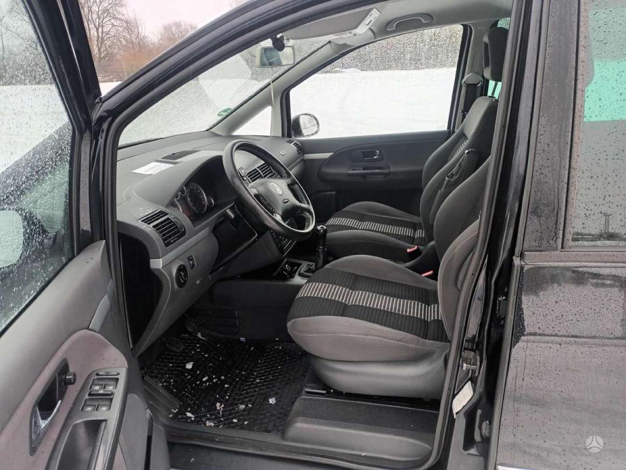 Melns Volkswagen Sharan 2008 Marijampole, ar dzinēja tilpumu 1.97 L un nobraukumu 245 tūkst. km par 3750 €, foto 10 vietnē AUTOMOTO.COM.LV