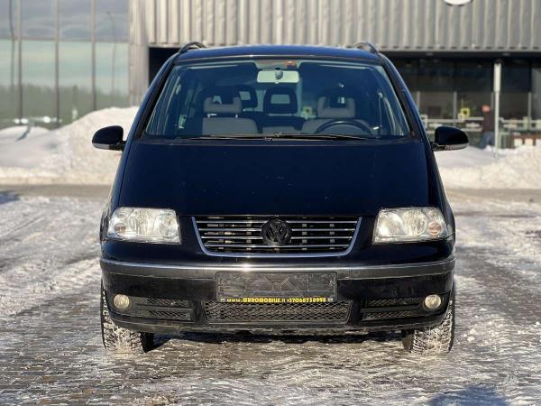 Black Volkswagen Sharan 2008 in Siauliai, with an engine capacity of 1.97 L and mileage of 299 thousand km for 3650 €, photo 3 on AUTOMOTO.COM.LV
