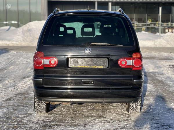 Black Volkswagen Sharan 2008 in Siauliai, with an engine capacity of 1.97 L and mileage of 299 thousand km for 3650 €, photo 7 on AUTOMOTO.COM.LV