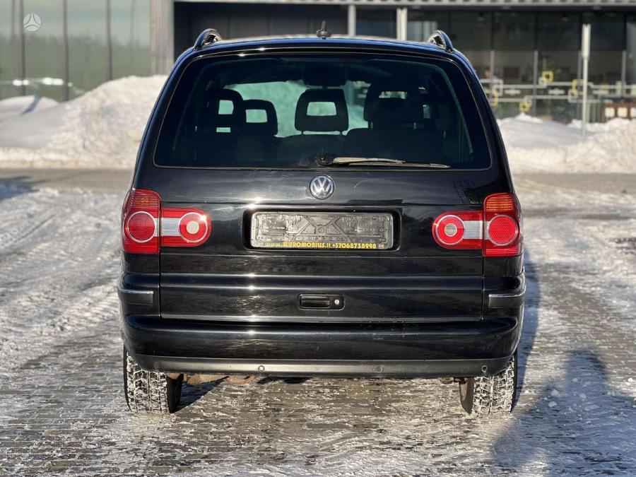 Melns Volkswagen Sharan 2008 Šauļi, ar dzinēja tilpumu 1.97 L un nobraukumu 299 tūkst. km par 3650 €, foto 7 vietnē AUTOMOTO.COM.LV