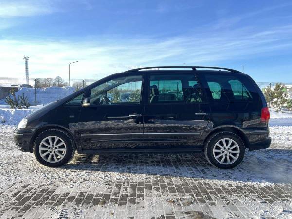 Melns Volkswagen Sharan 2008 Šauļi, ar dzinēja tilpumu 1.97 L un nobraukumu 299 tūkst. km par 3650 €, foto 5 vietnē AUTOMOTO.COM.LV