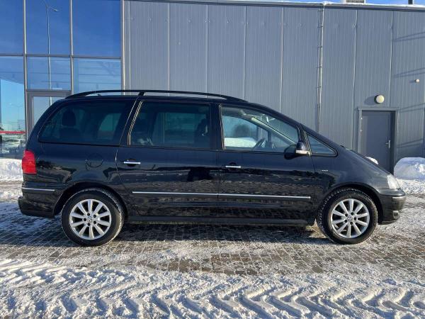 Melns Volkswagen Sharan 2008 Šauļi, ar dzinēja tilpumu 1.97 L un nobraukumu 299 tūkst. km par 3650 €, foto 6 vietnē AUTOMOTO.COM.LV