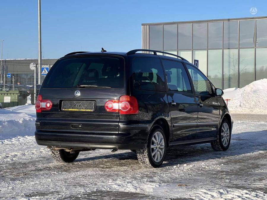 Black Volkswagen Sharan 2008 in Siauliai, with an engine capacity of 1.97 L and mileage of 299 thousand km for 3650 €, photo 9 on AUTOMOTO.COM.LV