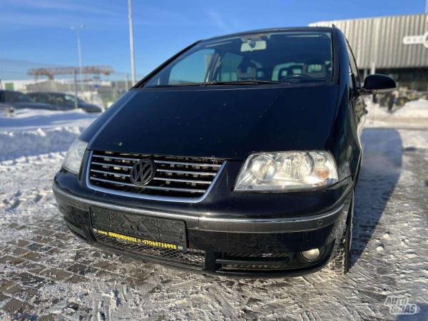 Black Volkswagen Sharan 2008 in Siauliai, with an engine capacity of 2.00 L and mileage of 299 thousand km for 3650 €, photo 4 on AUTOMOTO.COM.LV