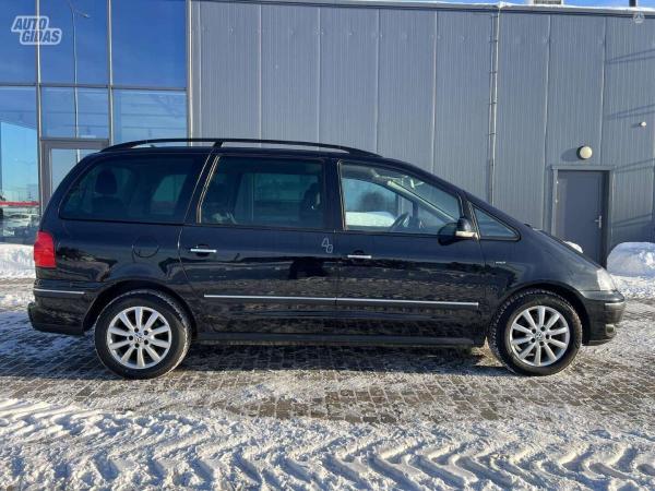 Black Volkswagen Sharan 2008 in Siauliai, with an engine capacity of 2.00 L and mileage of 299 thousand km for 3650 €, photo 6 on AUTOMOTO.COM.LV