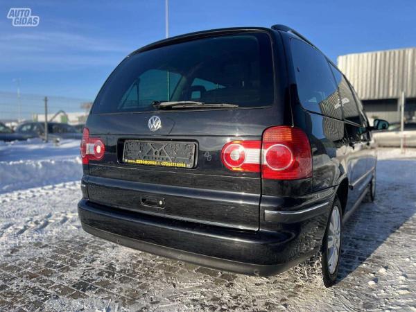 Black Volkswagen Sharan 2008 in Siauliai, with an engine capacity of 2.00 L and mileage of 299 thousand km for 3650 €, photo 10 on AUTOMOTO.COM.LV