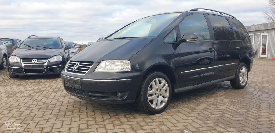 Black Volkswagen Sharan 2008 in Kedainiai, with an engine capacity of 1.80 L and mileage of 235 thousand km for 3800 €, photo 1 on AUTOMOTO.COM.LV