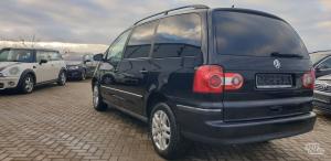 Black Volkswagen Sharan 2008 in Kedainiai, with an engine capacity of 1.80 L and mileage of 235 thousand km for 3800 €, photo 3 on AUTOMOTO.COM.LV