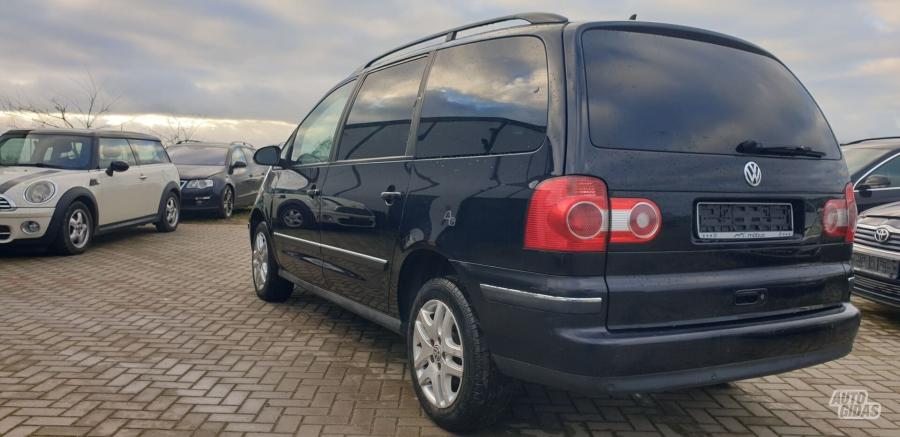 Black Volkswagen Sharan 2008 in Kedainiai, with an engine capacity of 1.80 L and mileage of 235 thousand km for 3800 €, photo 3 on AUTOMOTO.COM.LV