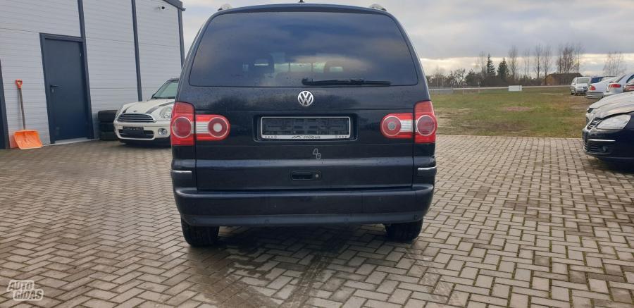 Black Volkswagen Sharan 2008 in Kedainiai, with an engine capacity of 1.80 L and mileage of 235 thousand km for 3800 €, photo 4 on AUTOMOTO.COM.LV