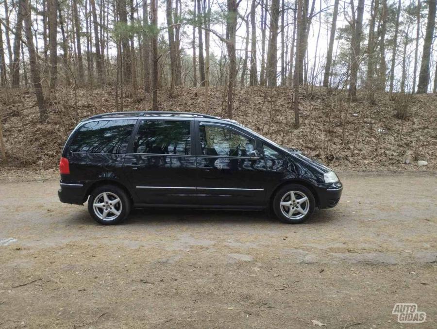 Black Volkswagen Sharan 2008 in Vilnius, with an engine capacity of 2.00 L and mileage of 285 thousand km for 2999 €, photo 1 on AUTOMOTO.COM.LV