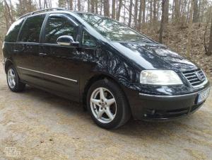 Black Volkswagen Sharan 2008 in Vilnius, with an engine capacity of 2.00 L and mileage of 285 thousand km for 2999 €, photo 3 on AUTOMOTO.COM.LV