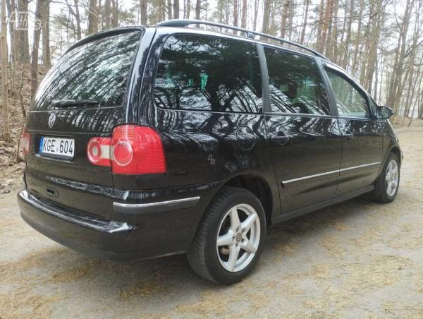 Black Volkswagen Sharan 2008 in Vilnius, with an engine capacity of 2.00 L and mileage of 285 thousand km for 2999 €, photo 5 on AUTOMOTO.COM.LV