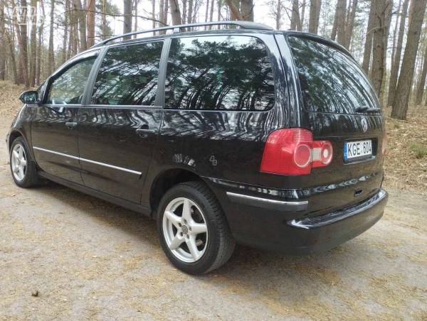 Black Volkswagen Sharan 2008 in Vilnius, with an engine capacity of 2.00 L and mileage of 285 thousand km for 2999 €, photo 6 on AUTOMOTO.COM.LV