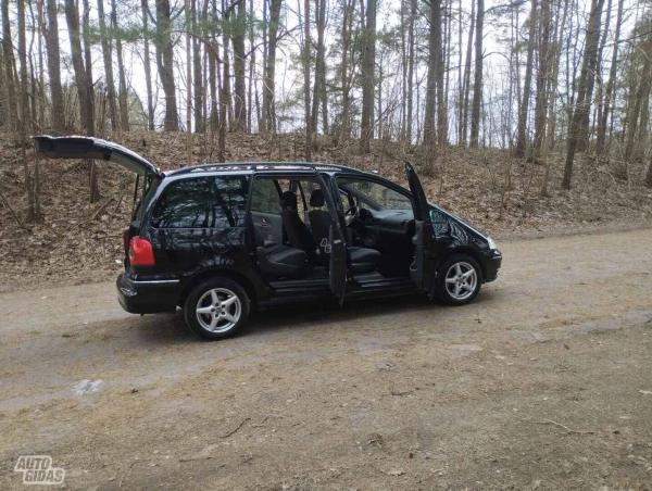 Black Volkswagen Sharan 2008 in Vilnius, with an engine capacity of 2.00 L and mileage of 285 thousand km for 2999 €, photo 9 on AUTOMOTO.COM.LV