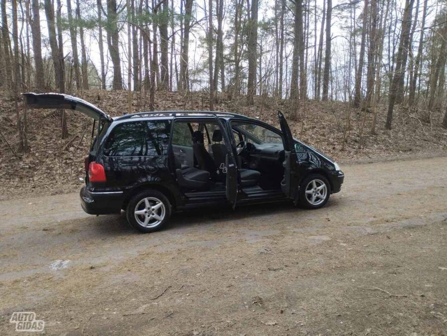 Black Volkswagen Sharan 2008 in Vilnius, with an engine capacity of 2.00 L and mileage of 285 thousand km for 2999 €, photo 9 on AUTOMOTO.COM.LV