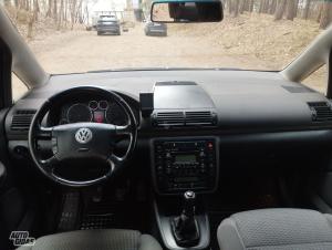 Black Volkswagen Sharan 2008 in Vilnius, with an engine capacity of 2.00 L and mileage of 285 thousand km for 2999 €, photo 13 on AUTOMOTO.COM.LV
