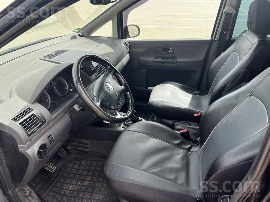 Melns Volkswagen Sharan 2008 Rēzekne, ar dzinēja tilpumu 2.00 L un nobraukumu 311 tūkst. km par 3300 €, foto 7 vietnē AUTOMOTO.COM.LV