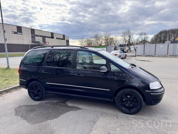 Melns Volkswagen Sharan 2008 Rīga, ar dzinēja tilpumu 1.90 L un nobraukumu 274 tūkst. km par 4300 €, foto 3 vietnē AUTOMOTO.COM.LV