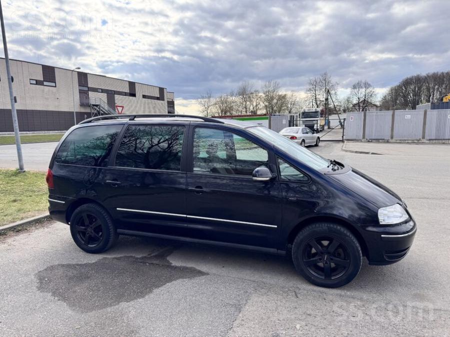 Melns Volkswagen Sharan 2008 Rīga, ar dzinēja tilpumu 1.90 L un nobraukumu 274 tūkst. km par 4300 €, foto 4 vietnē AUTOMOTO.COM.LV