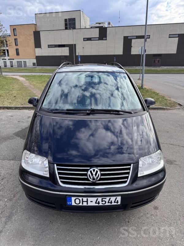 Melns Volkswagen Sharan 2008 Rīga, ar dzinēja tilpumu 1.90 L un nobraukumu 274 tūkst. km par 4300 €, foto 4 vietnē AUTOMOTO.COM.LV