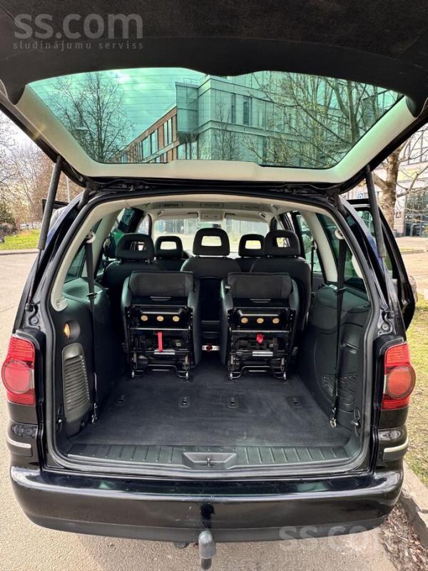Melns Volkswagen Sharan 2008 Rīga, ar dzinēja tilpumu 1.90 L un nobraukumu 274 tūkst. km par 4300 €, foto 9 vietnē AUTOMOTO.COM.LV