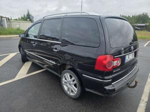 Black Volkswagen Sharan 2008 in Vilnius, with an engine capacity of 1.97 L and mileage of 345 thousand km for 2700 €, photo 3 on AUTOMOTO.COM.LV