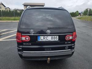 Black Volkswagen Sharan 2008 in Vilnius, with an engine capacity of 1.97 L and mileage of 345 thousand km for 2700 €, photo 4 on AUTOMOTO.COM.LV