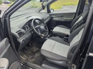 Black Volkswagen Sharan 2008 in Vilnius, with an engine capacity of 1.97 L and mileage of 345 thousand km for 2700 €, photo 7 on AUTOMOTO.COM.LV