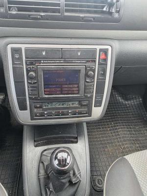Black Volkswagen Sharan 2008 in Vilnius, with an engine capacity of 1.97 L and mileage of 345 thousand km for 2700 €, photo 10 on AUTOMOTO.COM.LV