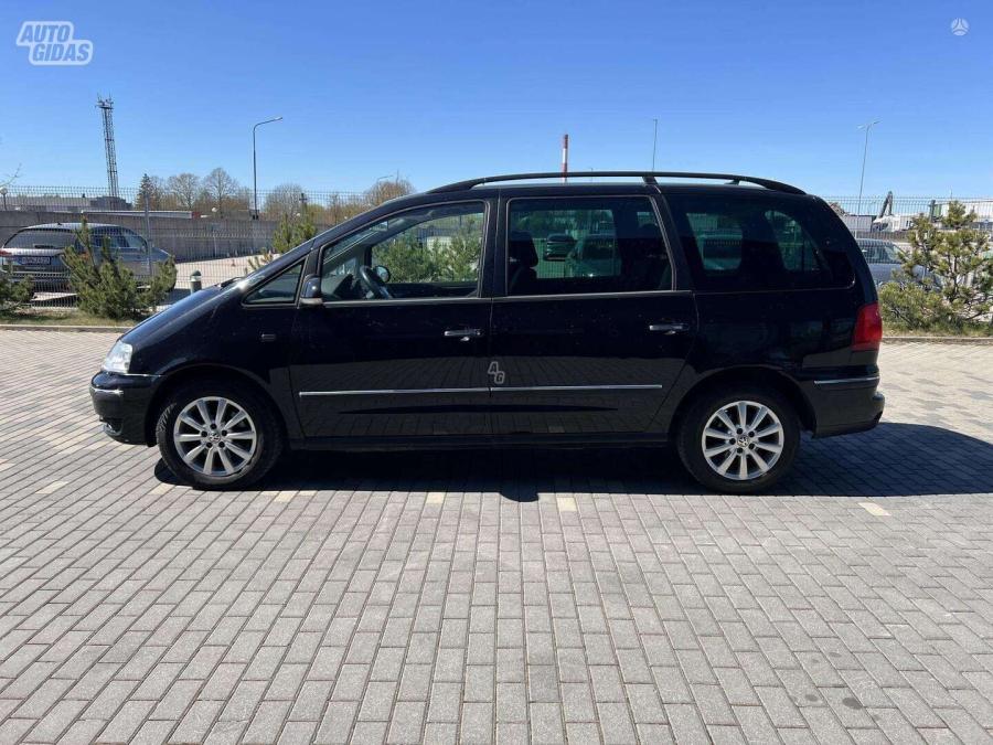 Melns Volkswagen Sharan 2008 Šauļi, ar dzinēja tilpumu 2.00 L un nobraukumu 299 tūkst. km par 3650 €, foto 5 vietnē AUTOMOTO.COM.LV