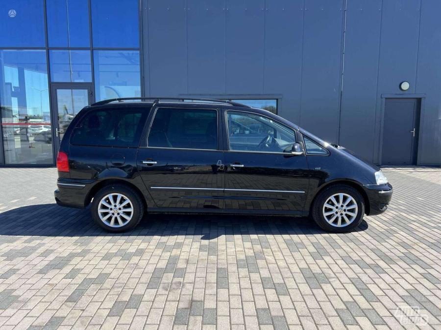 Melns Volkswagen Sharan 2008 Šauļi, ar dzinēja tilpumu 2.00 L un nobraukumu 299 tūkst. km par 3650 €, foto 6 vietnē AUTOMOTO.COM.LV